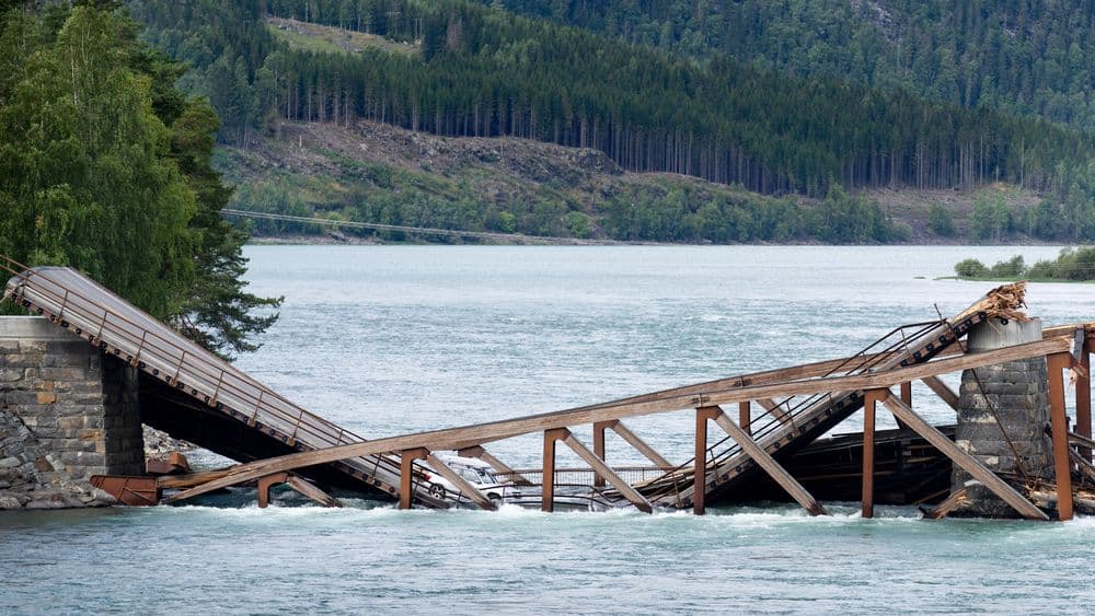 Havarikommisjonen skal undersøke brukollapsen på Tretten - Tu.no