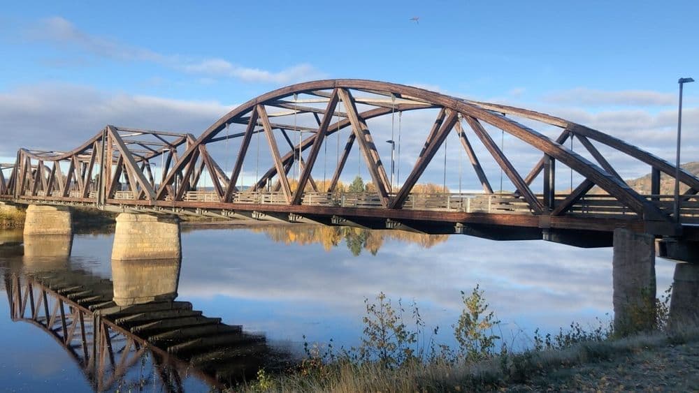 Har funnet feil i stengt trebru: Må forsterkes før den åpnes for ...